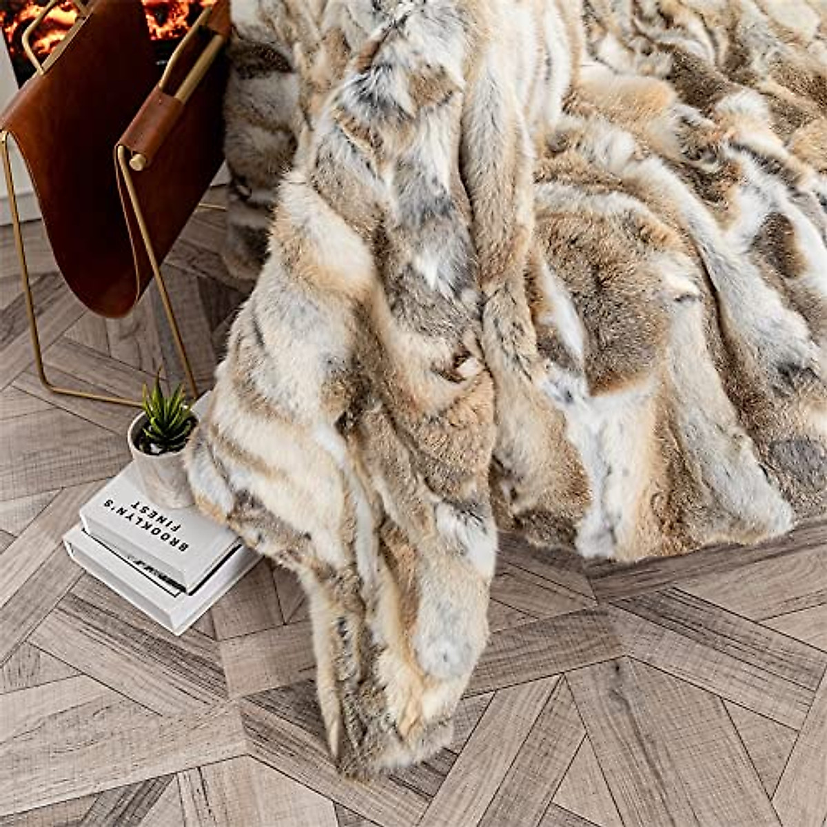 Soft Real Rabbit Fur Throw Blanket Rug Patchwork Skin Fur Rug Leather Pelt Home Kitchen Bed Throws 6.6ft x 6.9ft