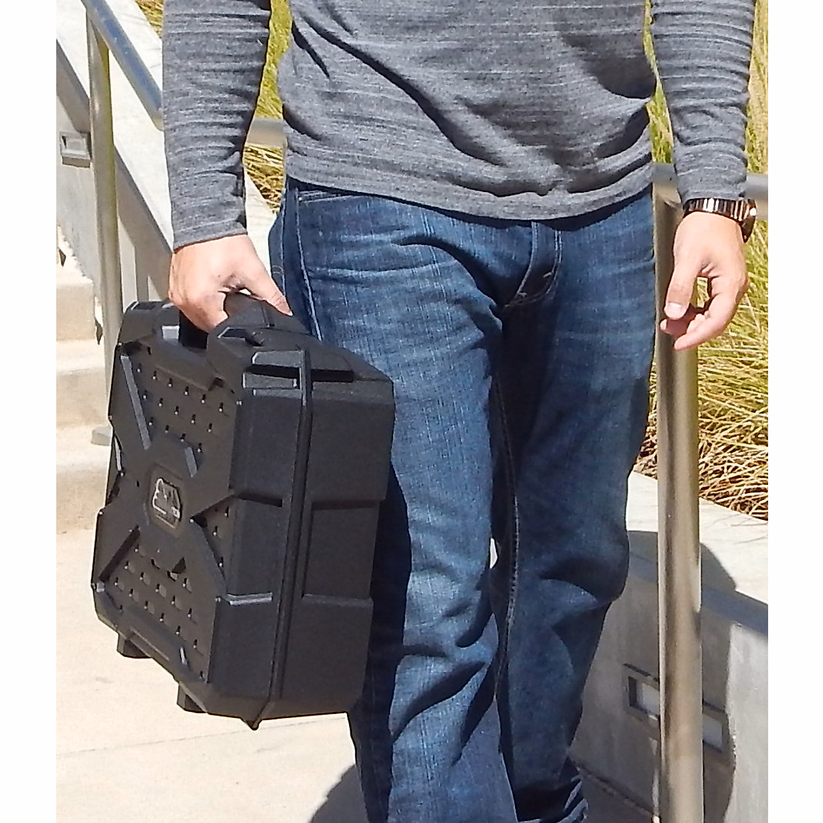 CASEMATIX 17" Hard Shell Audio Mixer Travel Case Compatible with Behringer Xenyx X1204USB, 1204USB, QX1204USB, Q1204USB, 1202FX, 1202, 802, Q802USB, QX1202USB, QX1002USB, 1002B, Q1202USB