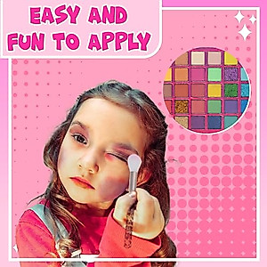 Barbie - Townley Girl 35-Well Eyeshadow Palette, Shimmery and Opaque Colors, Pigmented Blendable, 8 Application Brushes Non-Toxic 8+, Perfect for Parties, Sleepovers & Makeovers