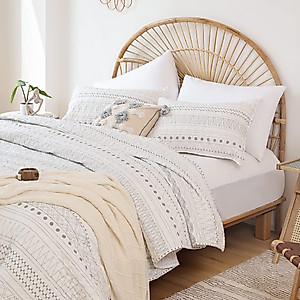 JANZAA Quilt Bedding Set Boho for All Season, 3 PCS Bedspreads Queen Size with Grey Geometry Pattern On White (Two Pillow Cases)