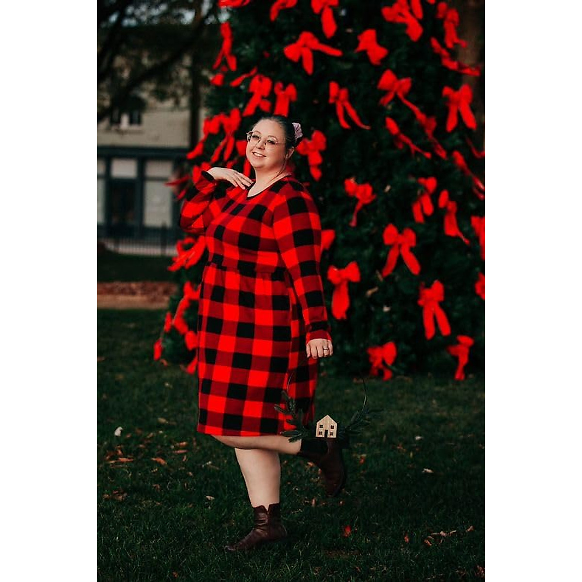 RITERA Plus Size Dress for Women 4X Black and Red Plaid Long Sleeve Dress Elastic High Waist Crewneck Fall Winter Flowy Casual Christmas Dress with Pocket 4XL 24W 26W