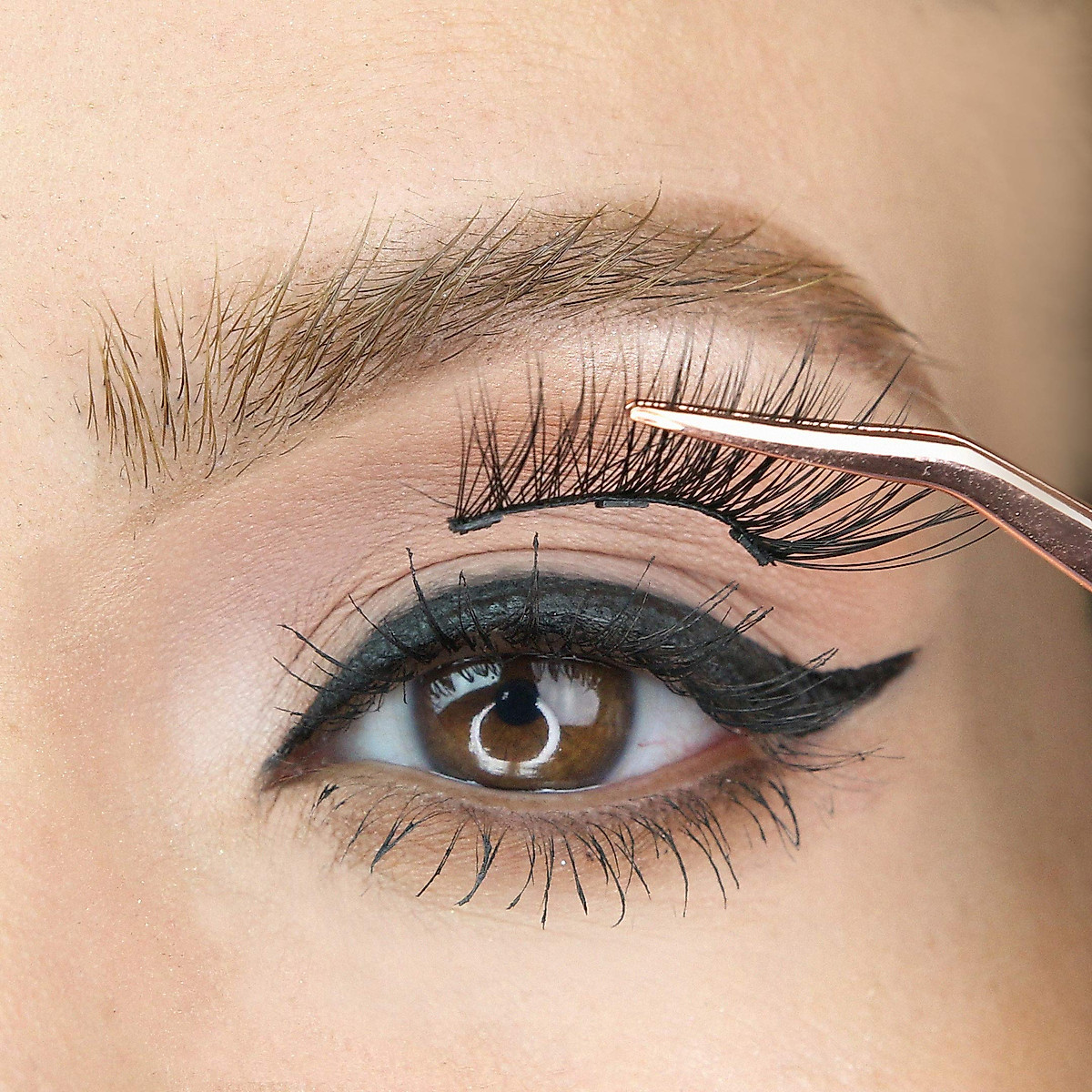 MoxieLash - Liquid Magnetic Eyeliner - Black - Good for 25 Uses - Waterproof & Smudge-Proof - Secure Hold - Minimal Effort - Includes Liner Remover Swabs and Application Instruction Card