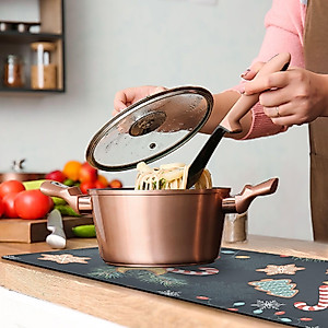 Christmas Ginger Breads Candies Heat Resistant Long Trivet for Hot Pots and Pans Waterproof Non-Slip Table Runner for Kitchen Countertops Heat Proof Placemats for Hot Dishes Decoration Dining Table