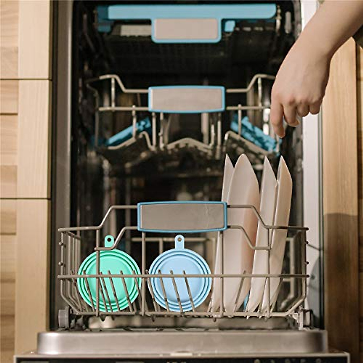 SLSON 2 Pack Pet Food Can Cover Universal Silicone Cat Dog Food Can Lids 1 Fit 3 Standard Size Can Tops with 2 Spoons,Light Blue and Green