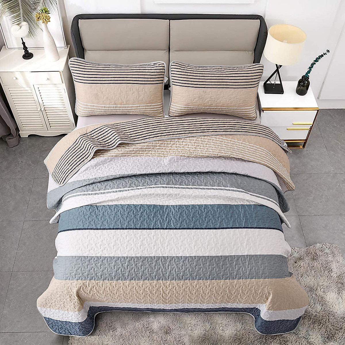 Dinjoy Grey Boho Quilt King Striped Khaki Bedspread Lightweight Boho 3 Pieces Reversible Quilt Set Micofiber Farmhouse Quilt Set with 2 Pillowcases for All Seasons Fall (Gray Striped Quilt)
