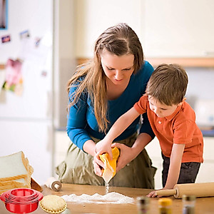 Sandwich cutter and sealer Set Uncrustables Sandwich Cookie Bread Pancake Maker Perfect for Kids Lunchbox and Bento Box (RED) …