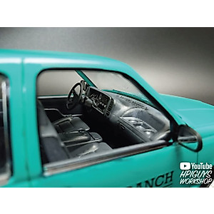 AMT 1996 Chevrolet C-3500 Dually Pickup Easy Build New Tooling 1:25 Scale Model Kit