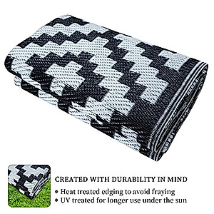 NFECO Reversible Rugs Plastic Rug Outdoor Rug Lightweight Outside Mats with Carrying Bag Modern Outdoor Rug for Patio Portable Mats for RV Backyard Deck Picnic Beach(5x7, Black&White)