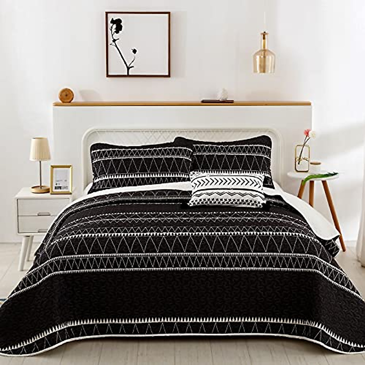 Black Quilt Set King, Black Striped Triangle Pattern Printed Bedspread Coverlet, 3 Pieces (1 Quilt + 2 Pillowcases), Soft Microfiber Bohemian Bedding Quilt Coverlet for Summer 90"x103"