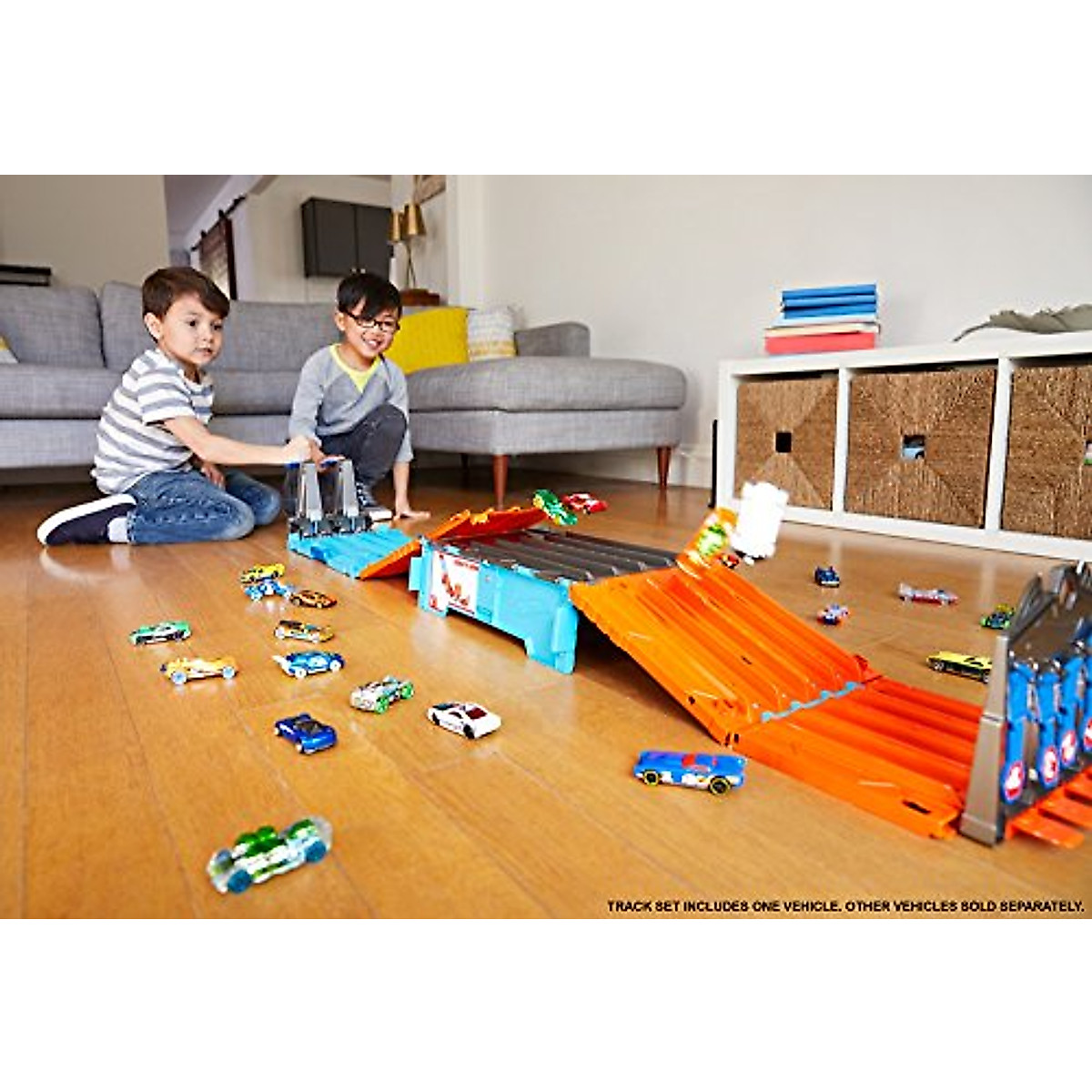 Hot Wheels Race Crate with 3 Stunts in 1 Set Portable Storage Ages 6 to 10