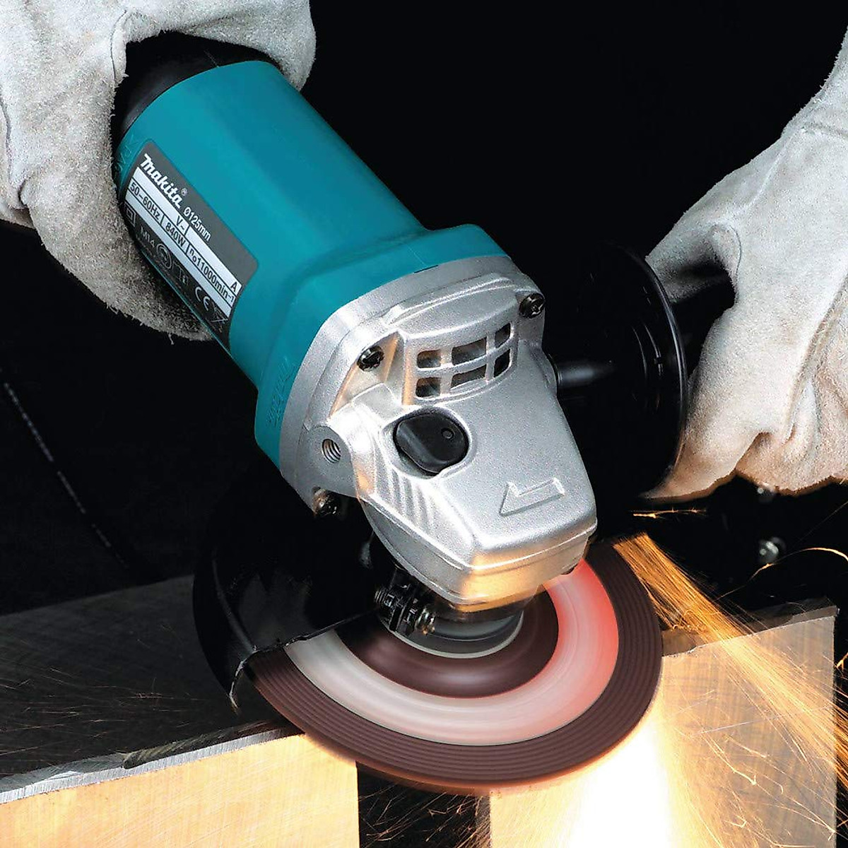 Makita 9557PB-R 4-1/2 in. Paddle Switch AC/DC Angle Grinder (Renewed)