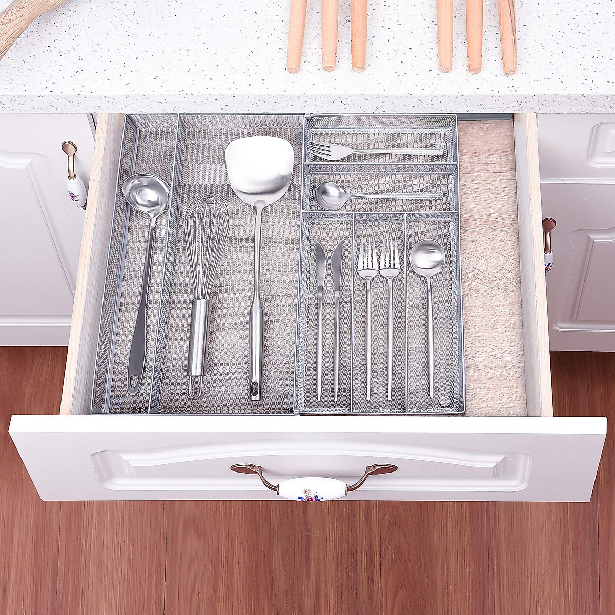 WuGeShop Mesh Kitchen Drawer Organizer Expandable, 7 Compartment Large Silverware Organizer/Cutlery Tray with Anti-Slip Mat, Adjustable Utensils Organizer Flatware Tray