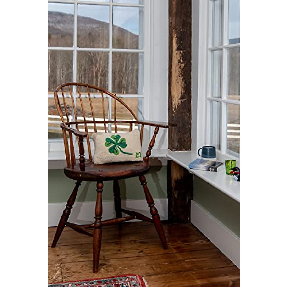 Chandler 4 Corners Artist-Designed Shamrock Hand-Hooked Wool Decorative Throw Pillow (8” x 12”)