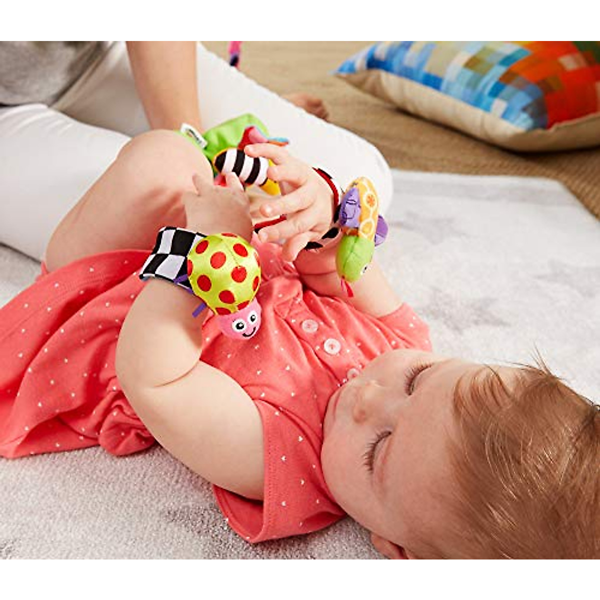 Lamaze Gardenbug - Baby Foot Finder Socks & Wrist Rattle Set - Sensory Development Toys - Newborn Baby Essentials