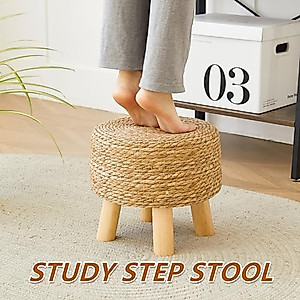 ALeesing Round Ottoman Natural Seagrass Footstool, Round Footstool with 4 Wood Legs, Hand Woven Round Footstool Sofa Stool, Multifunctional Modern Dressing Stool, Sofa Side Table for Bedroom (Nature)