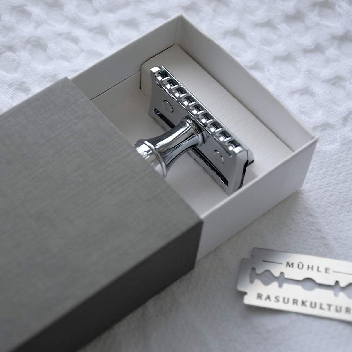 MÜHLE TRADITIONAL R89 Double Edge Safety Razor (Closed Comb) | Perfect for Everyday Use | Barbershop Quality Close Smooth Shave | Luxury Razor for Men