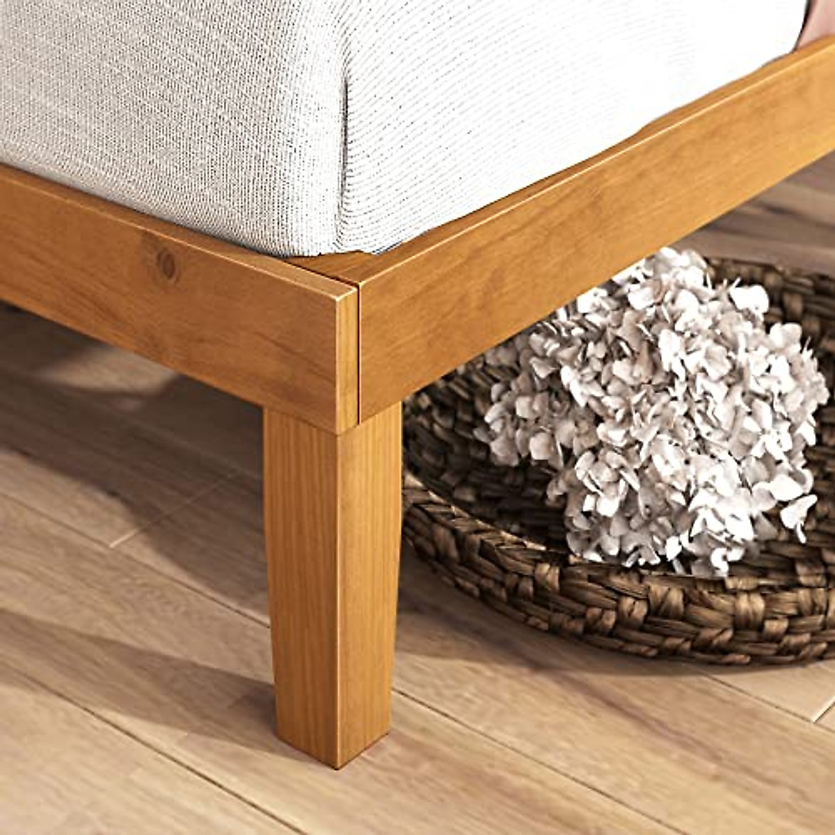 ZINUS Alexia Wood Platform Bed Frame with headboard / Solid Wood Foundation with Wood Slat Support / No Box Spring Needed / Easy Assembly, Rustic Pine, Full