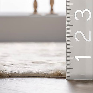 nuLOOM Iraida Contemporary Faux Cowhide Area Rug, 5' x 6' 7", Off-white