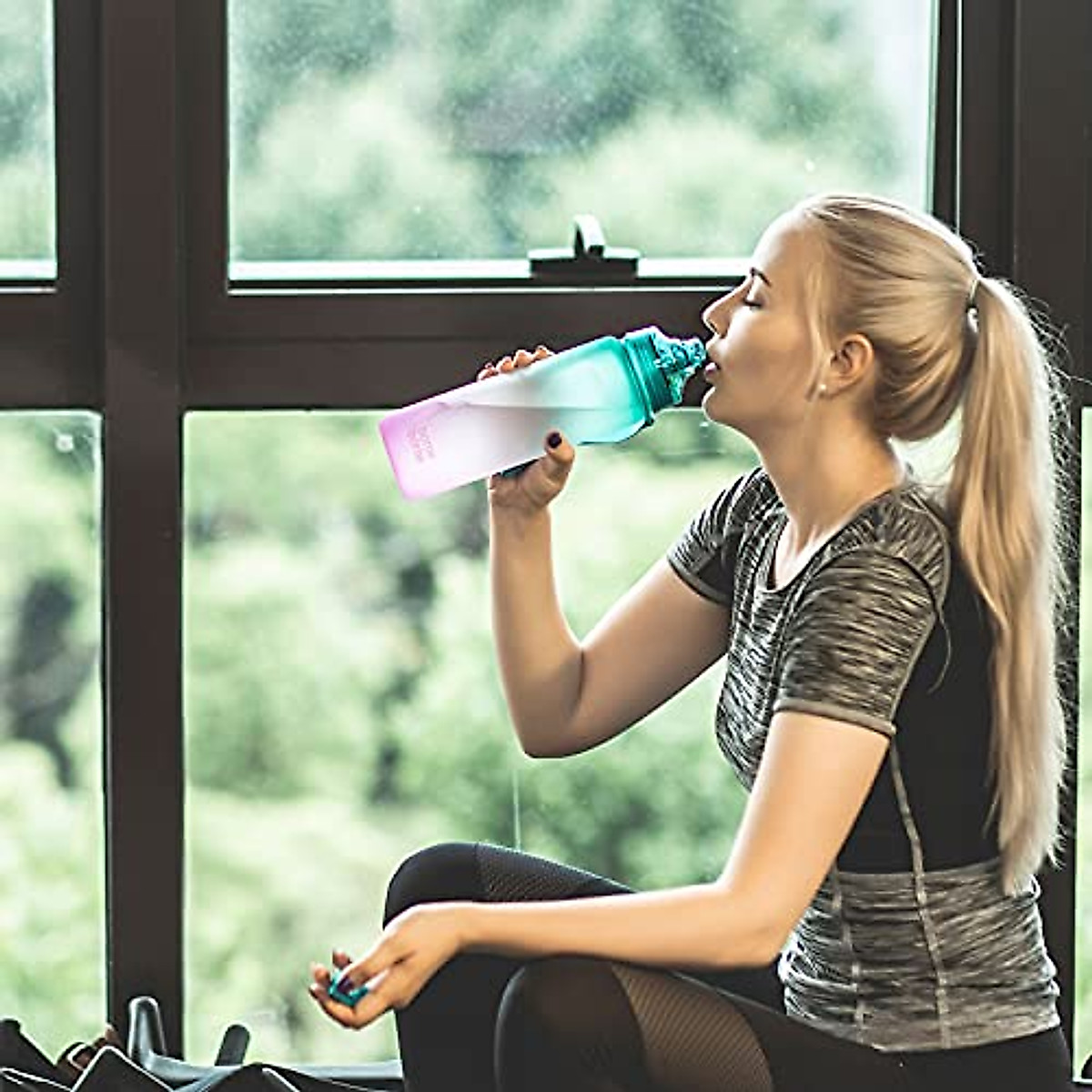 BOTTLE BOTTLE 32 oz Motivational Water Bottle with Time Marker - Water Bottle with Spray Mist Leakproof Drink Water Bottle for Office Gym Running Workout Outdoor Sport(Green Purple)