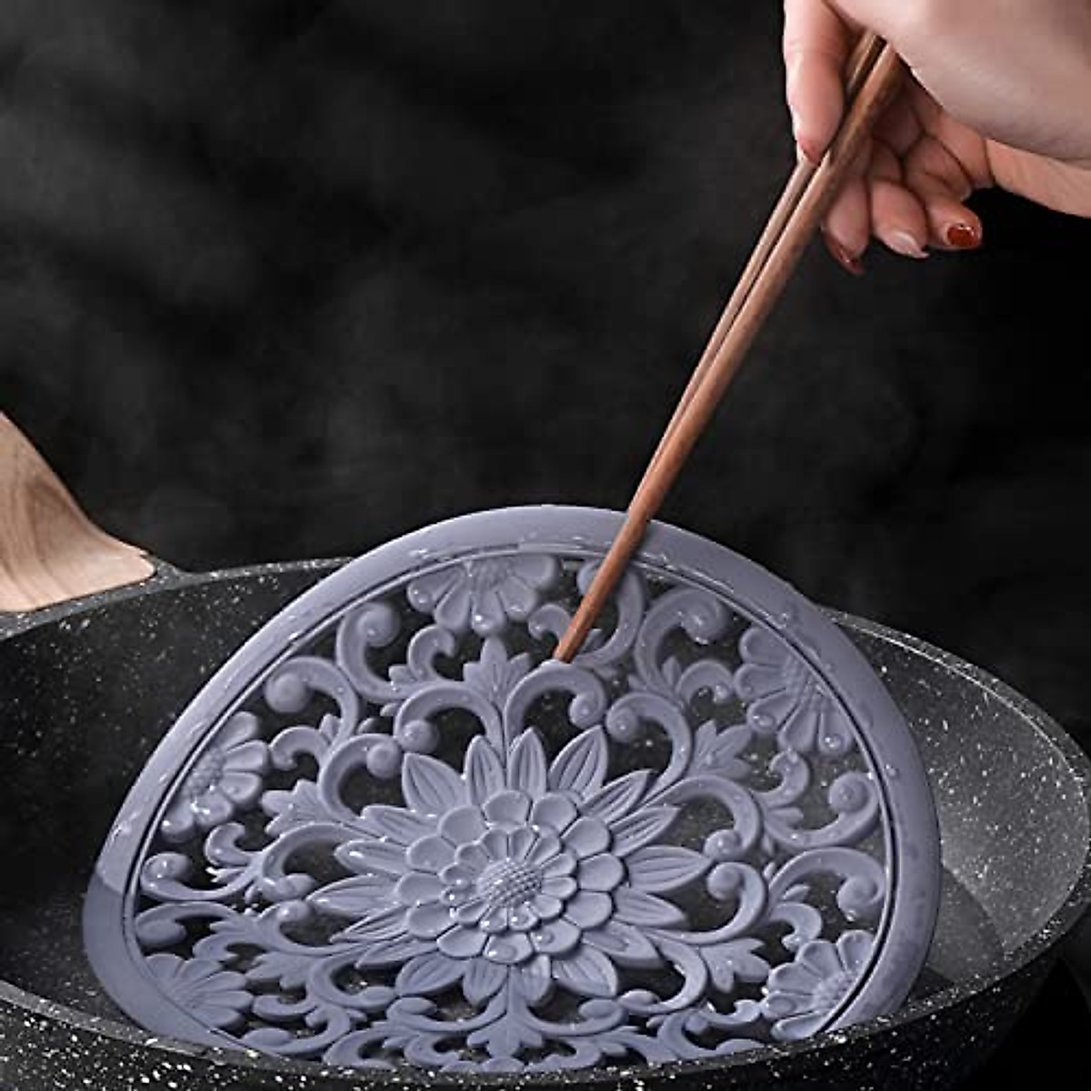 TENOC Thick Silicone Trivet Mats for Hot Pots & Pans, Heat Resistant & Non-Slip Holder for Dishes & Cookware, Multi-Use Kitchen Countertop Table Hot Pads Teapot Coaster 7.87 Inch, Set of 3, Grey