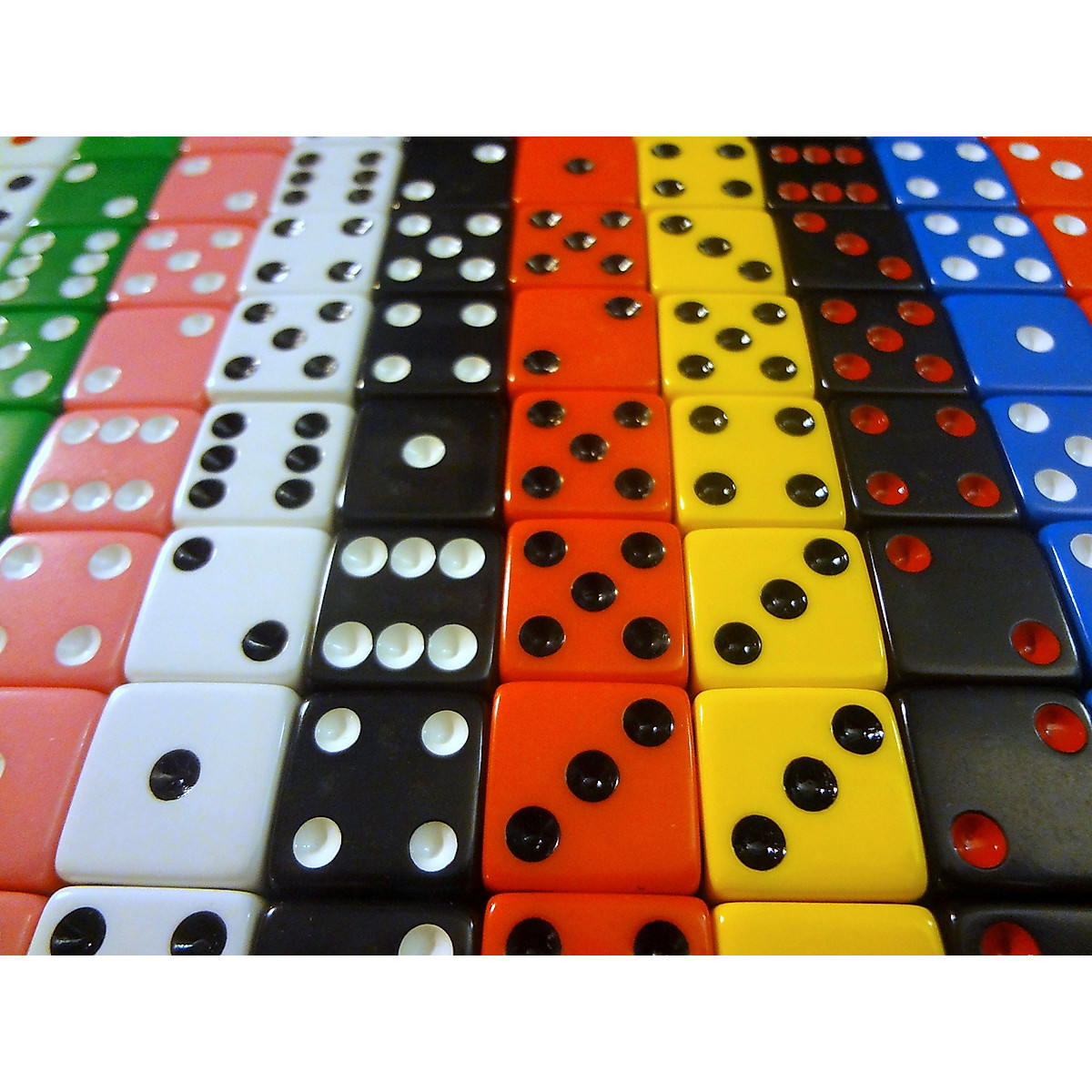 Hobby Monsters 100-Piece 16 mm Assorted Dice for Family Game Night and Teaching Math