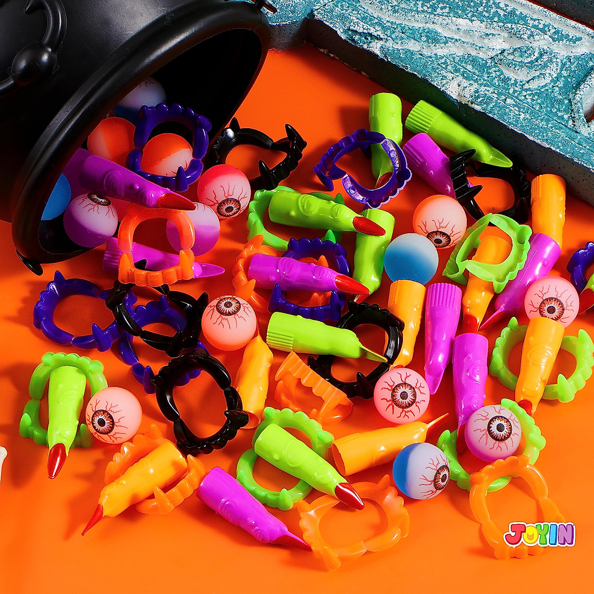 JOYIN 72 PCS Halloween Party Favors Game Toy Gifts-Scary Eyeballs, Witch Fingers and Vampire Teeth Set for Kids Child Trick or Treat, Gift Exchange, Halloween Carnival Game Prizes