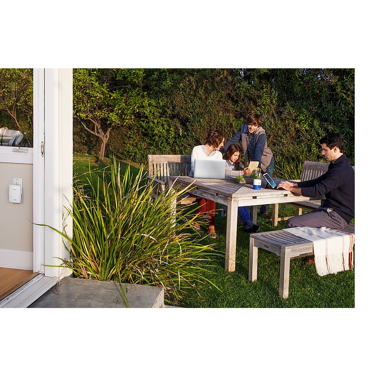 Linksys RE4000W N600 PRO Wi-Fi Range Extender (RE4000W)