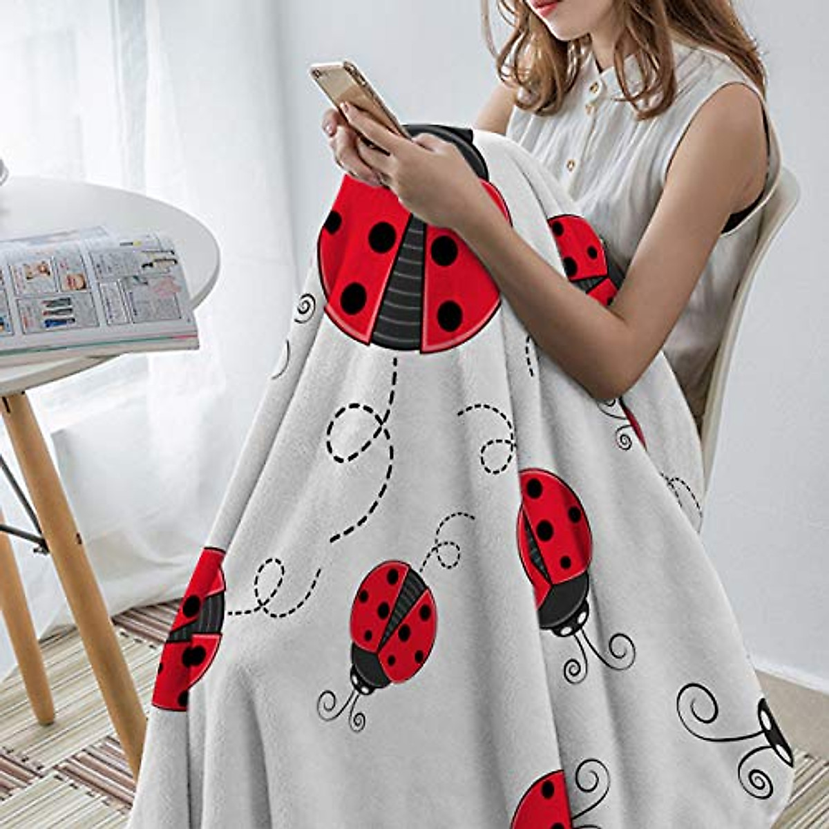 Singingin Ultra Soft Flannel Fleece Bed Blanket White Background Red Ladybug Throw Blanket All Season Warm Fuzzy Light Weight Cozy Plush Blankets for Living Room/Bedroom 40 x 50 inches