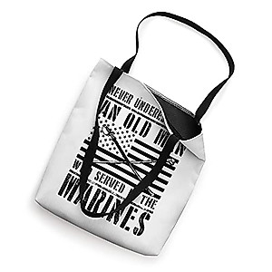 NEVER UNDERESTIMATE AN OLD MAN WHO SERVED The MARINES Corps Tote Bag