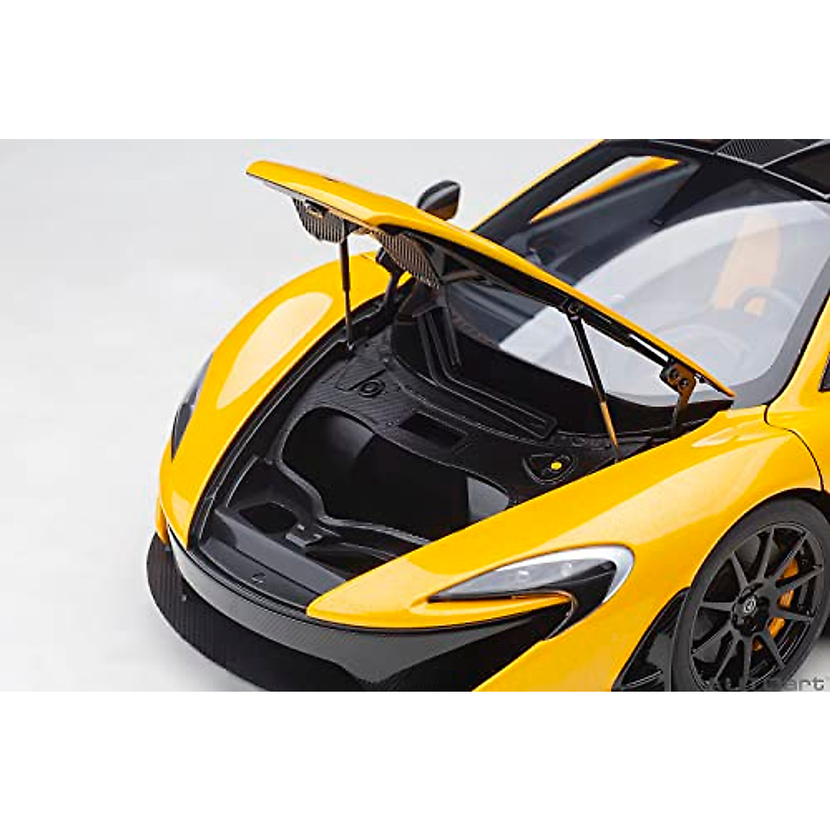 AUTOart McLaren P1 Volcano Yellow w/Yellow/Black Interior 1/18 Model Car 76067