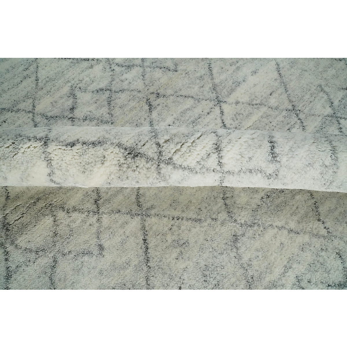 Artisan's Arc Hand Woven Silver and Gray 8x10 Trellis Moroccan Rug Made with Fine Wool | CP79810