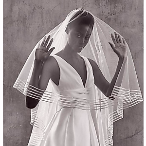 Passat French Lace Short Wedding Veil For Brides Ivory Lace Bridal Veil For Wedding Fingertip Length