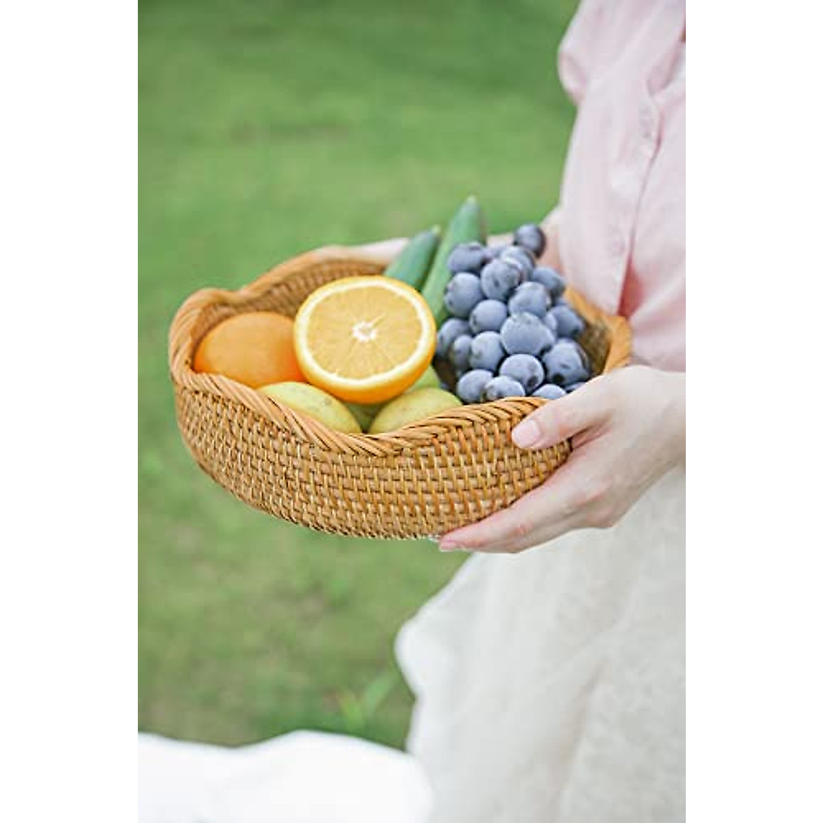 HITOMEN Handmade Rattan Bread Baskets Round Wicker Fruit Serving Storage Bowls, Natural Woven Decorative Kitchen Counter Organizing (Honey Brown) L-11.5''