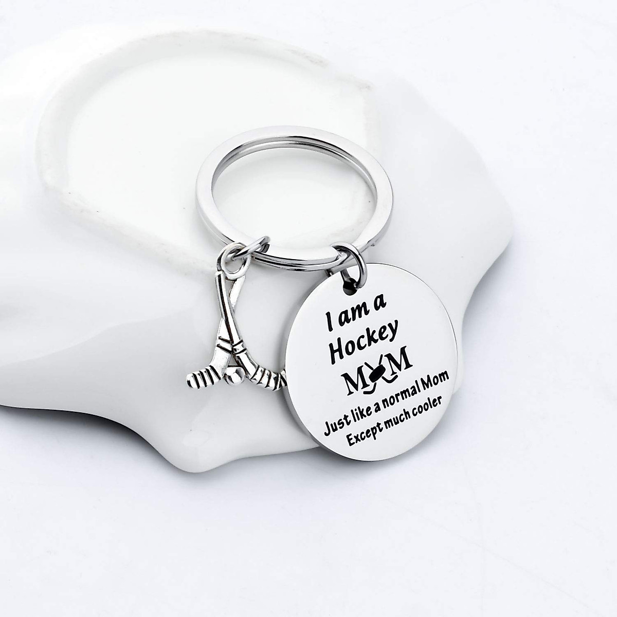FUSTMW Hockey Mom Gifts Hockey Keychain I am a Hockey MOM Jewelry Hockey Mom Charm for Hockey Players Gifts (silver)