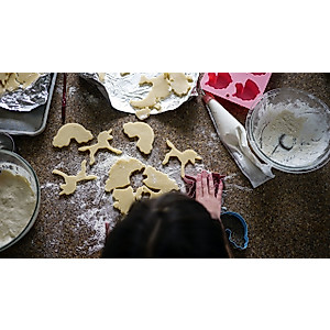 Handstand Kitchen Rainbows and Unicorns 15-piece Ultimate Baking Party with Recipes