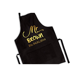 Customized Mr and Mrs Gifts, Personalized Apron Set for Couple, Custom Couple Gifts, Anniversary Gifts, Valentines Day for Couple, Newlywed Gifts for Couples, Christmas Gifts, 2 Aprons