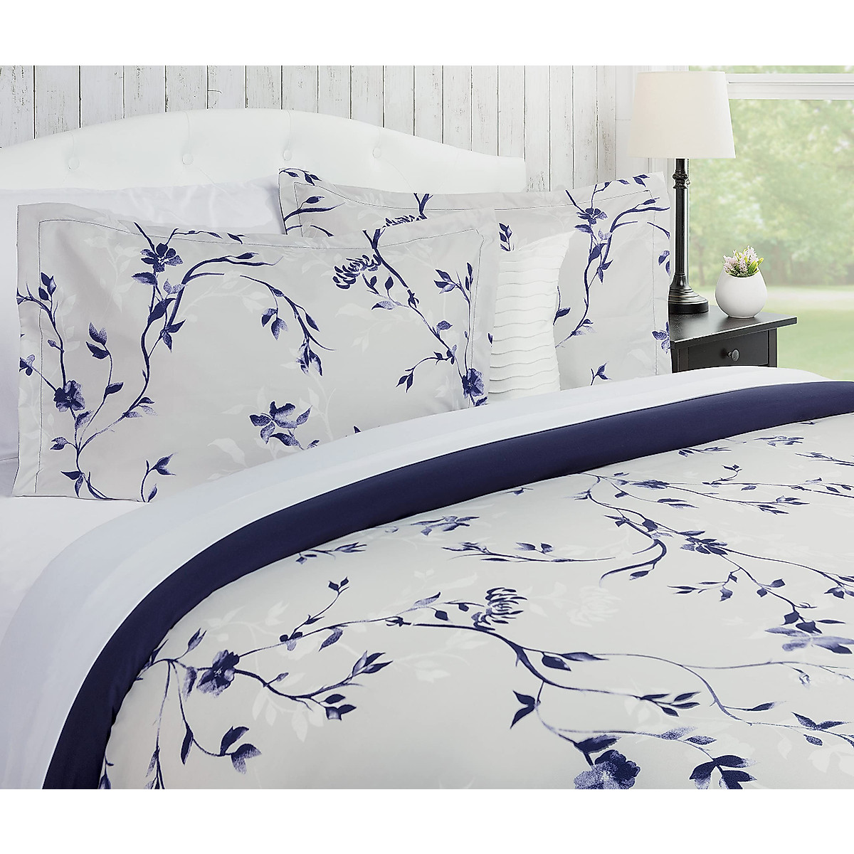 Chanasya Premium Floral Duvet Cover Set - Duvet Cover (90” x 90”) & 2 Pillow Shams (20” x 26”) - 3-Piece Set, Queen Size, Purple Navy