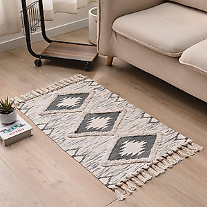 DXGJOKR Boho Bathroom Rugs Mat 2x3ft Farmhouse Bathroom Rug, Small Boho Bath Rug, Tufted Cotton Accent Rug with Tassels