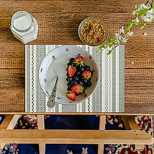 HeloHo Green Placemats Set of 4,Vinyl Table Place Mats Heat Stain Resistant Foldable Placemats Washable Wipeable Placemat for Kitchen Dining Table Decoration Indoor Outdoor