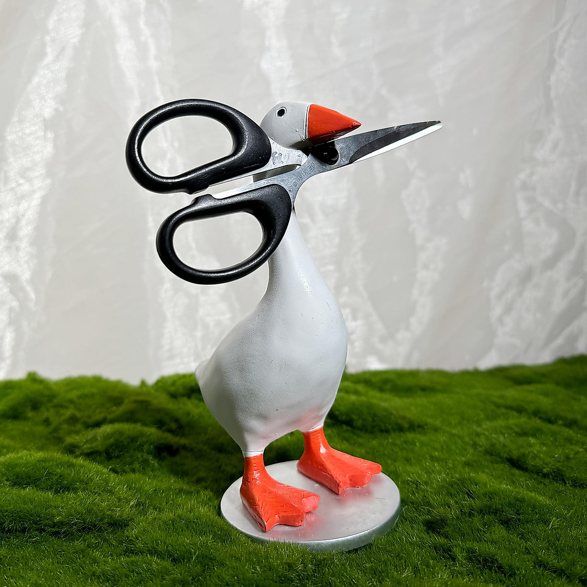 Hinittey Magnetic Goose Key Holder,Adorable Key Magnet Holder, Porch Goose Statue, Silly Goose and Weird Home Decor Funny Key Holder Decor for Table Desk Home Office New Home Housewarming Gifts