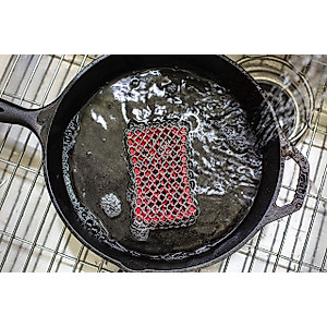Lodge Cast Iron 8-Ounce Seasoning Spray and Lodge Chainmail Scrubbing Pad Set