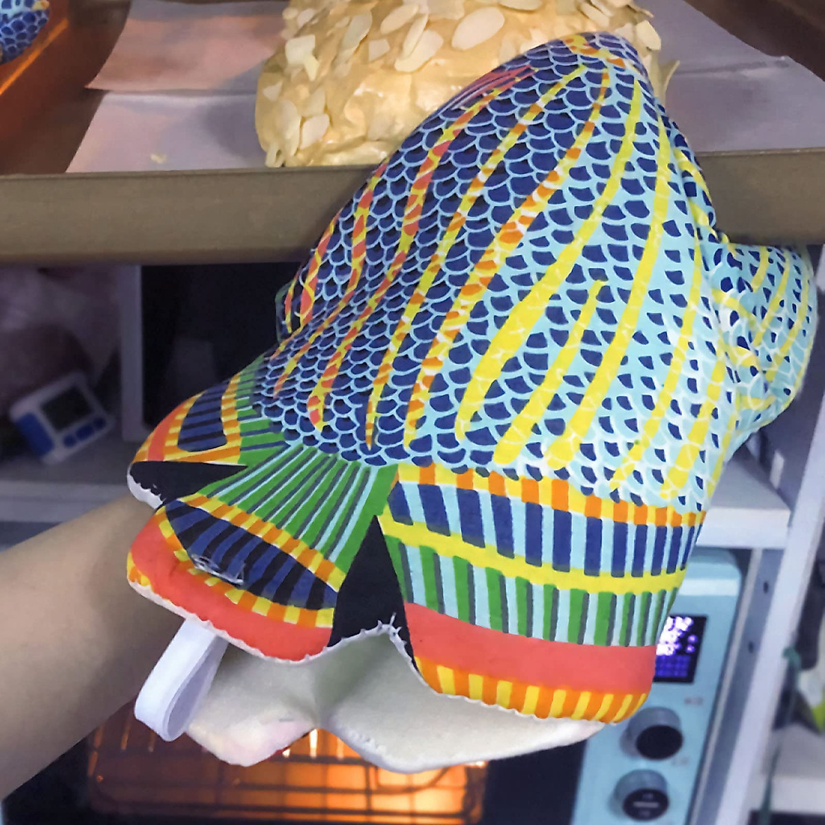 Baking Oven Mitts Cute Kitchen Heat Insulation Gloves 1 Pair Pot Holders Fish Shape Toaster Mitten Heat Resistant Cooking Hand Protector for Baker Lover Chef Thick Cotton Non-Slip Oven Mitts Set