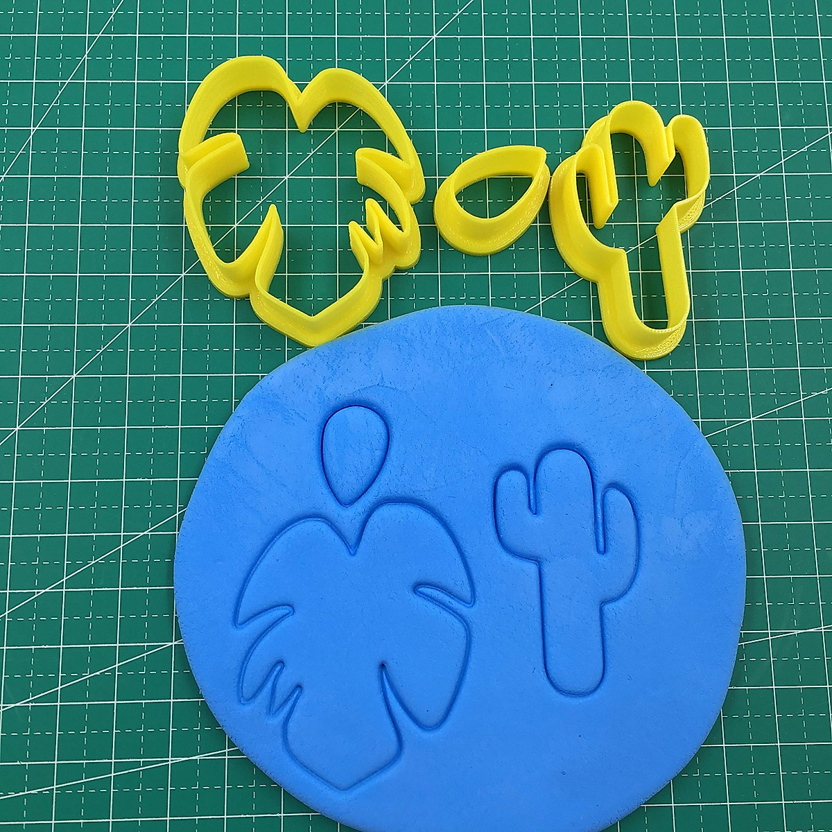 CHENRUI Set of 3 Cactus Tropical Leaf Hear Shaped Polymer Clay Cutter Set, Chocolate Molds