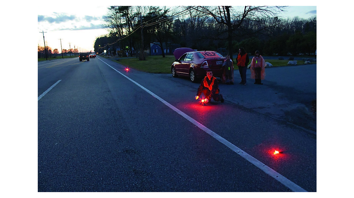 Orion Highway Flare Kit: 6-Pack Emergency Flares + Vest