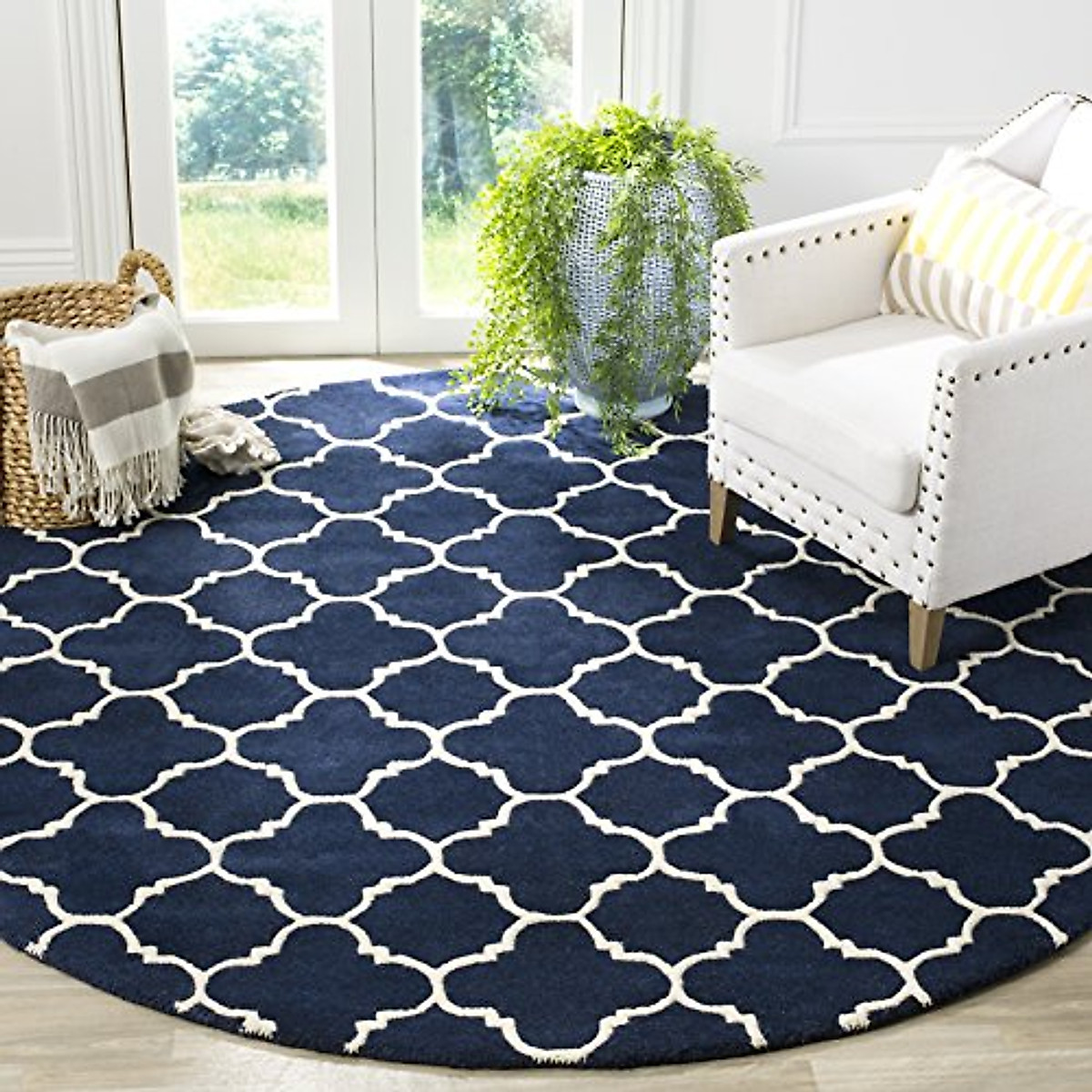 SAFAVIEH Chatham Collection 7' Round Dark Blue/Ivory CHT717C Handmade Quatrefoil Trellis Premium Wool Area Rug