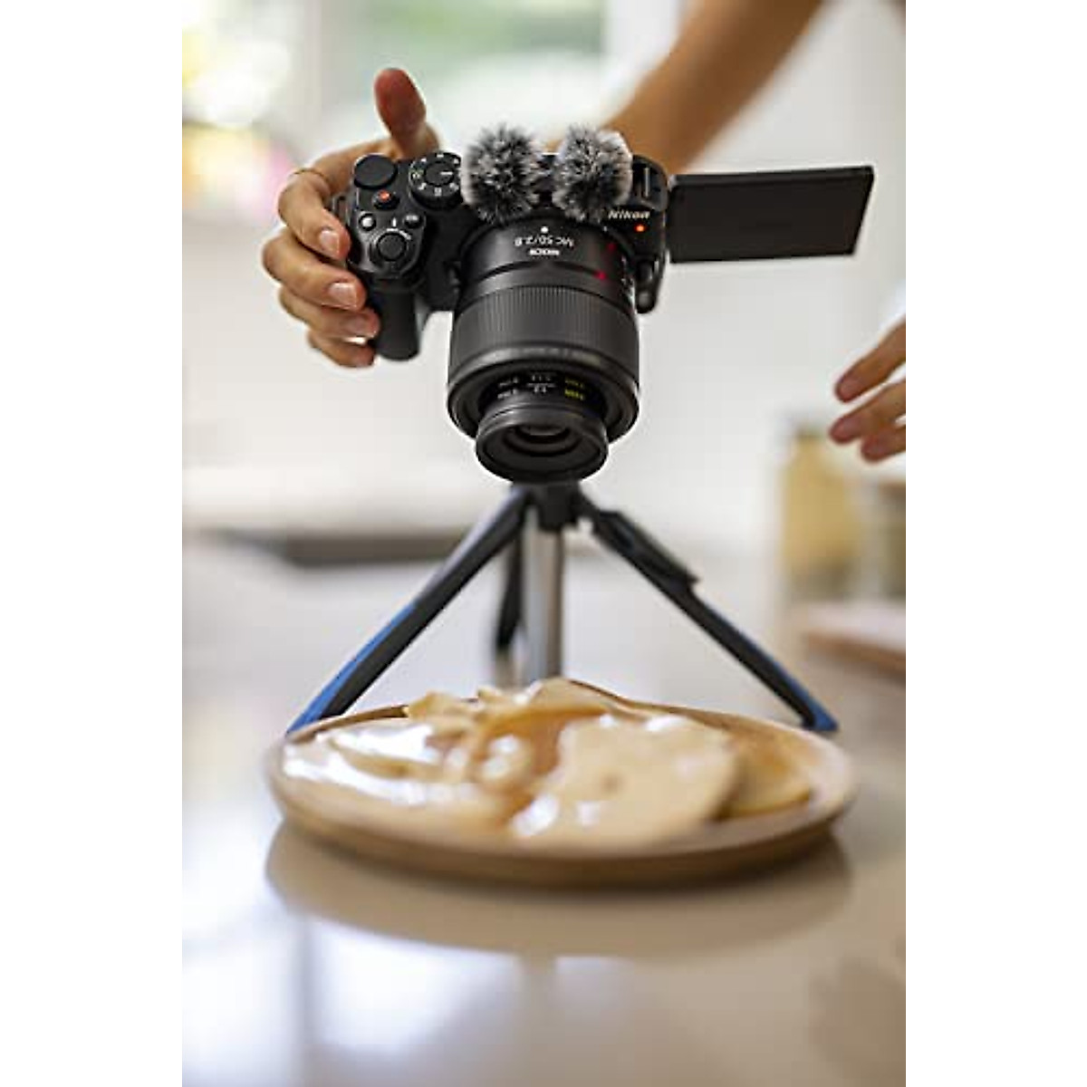 Nikon Z 30 w/NIKKOR Z DX 16-50mm Lens Vlogger Kit (International Model) (Renewed)