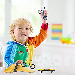 17 Pieces Finger Skateboard Ramp Set Skate Park Kit Ramp Parts Set Mini Finger Toys Set Finger Bike Skate Park Kit with Replacement Wheels and Tools for Kids Party Favor (Classic Color)