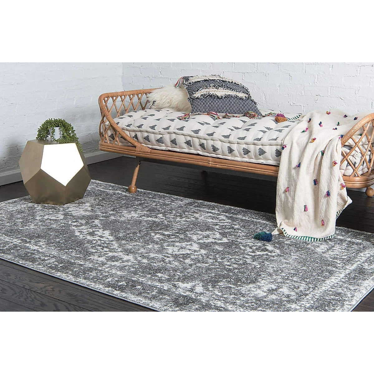 Unique Loom Rosso Collection Vintage, Traditional, Bohemian, Geometric, Distressed, Southwestern Area Rug, 4' 0" x 6' 0", Gray/Ivory