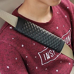 VOSAREA 2pcs Auto Car Lambskin Seatbelt,Car Shoulder Seatbelt Strap Pads Cover,Adjustable Universal Car Seat Strap Protector for Safety Driving (Black)