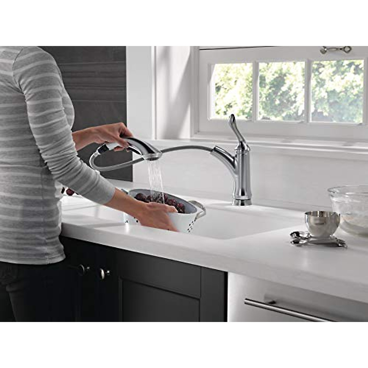 Delta Faucet Linden Single-Handle Kitchen Sink Faucet with Pull Out Sprayer, Arctic Stainless 4353-AR-DST